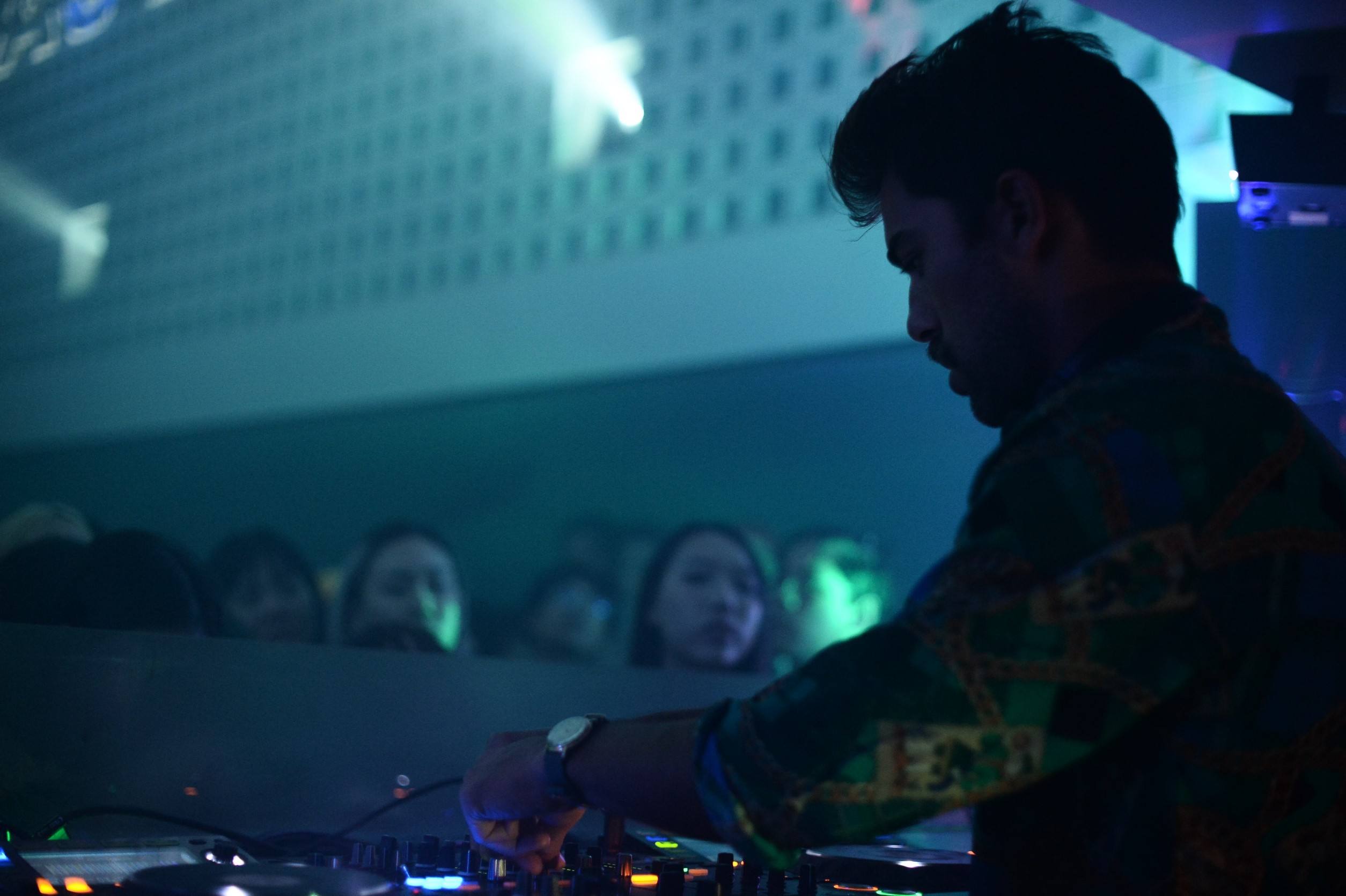 HUH? BREAKBOT (DJ SET) FEAT. IRFANE